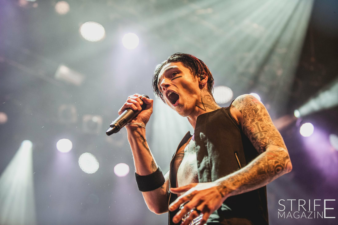 Andy Biersack Singing On Stage